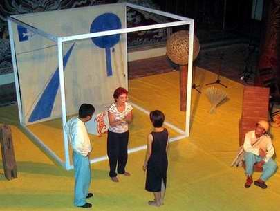 Cô giáo Marcia Fiani và các học trò trong Chuyện người lính - Tuổi Trẻ ...