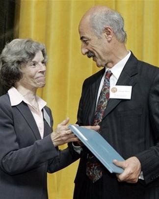 Giải Pulitzer: Một phóng viên ảnh được vinh danh sau 27 năm - Tuổi Trẻ ...