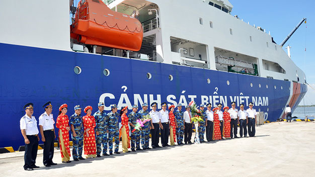 2 tàu CSB trở về sau gần 100 ngày cưỡi sóng - Tuổi Trẻ Online