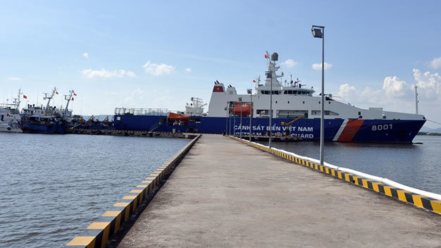 2 tàu CSB trở về sau gần 100 ngày cưỡi sóng - Tuổi Trẻ Online