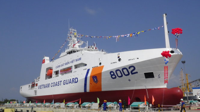 Hạ thủy tàu Cảnh sát biển hiện đại 8002 - Tuổi Trẻ Online